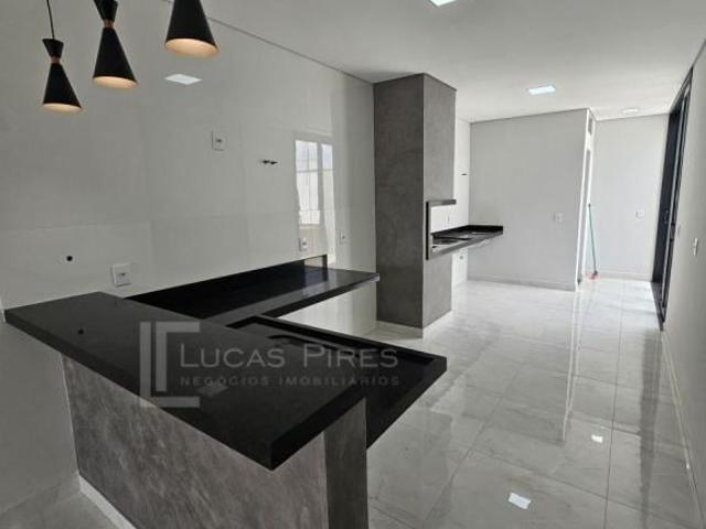 Casa linda com jacuzzi no Condomínio Horto Florestal Villagio