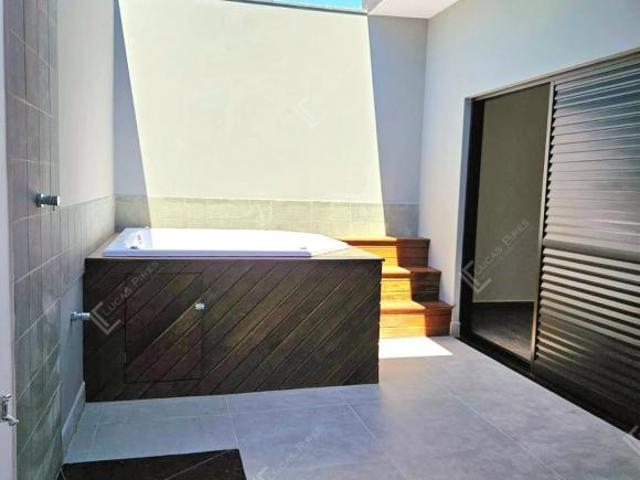 Casa linda com jacuzzi e 03 quartos no Condomínio Horto Florestal Villagio