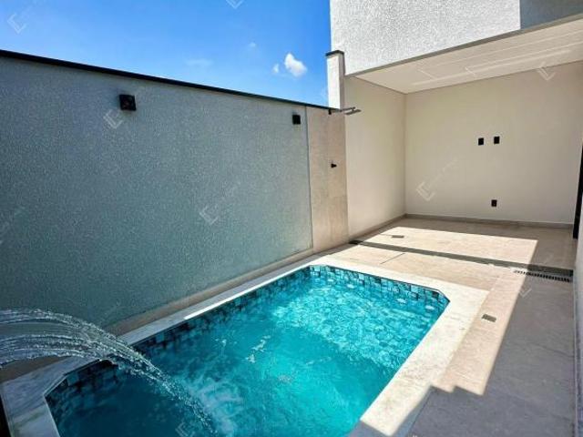 Casa linda com piscina e 03 quartos no Condomínio Horto Florestal