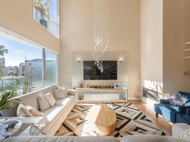Casa linda em condomínio exclusivo, com reforma de altíssimo padrão!