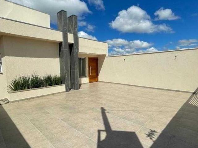 Casa linda em lote de 250m no Shalimar