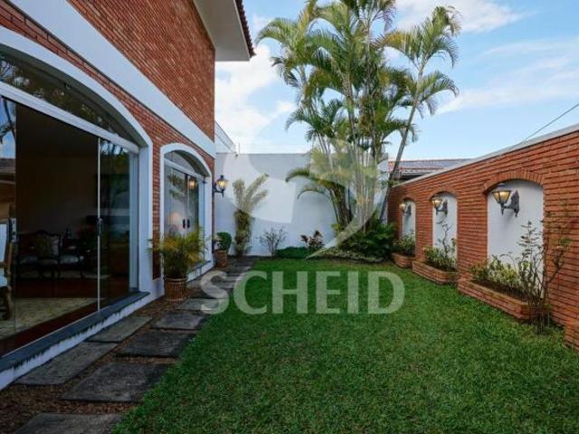 Casa linda, localização perfeita, perto do Clube Paineiras e Avenues!