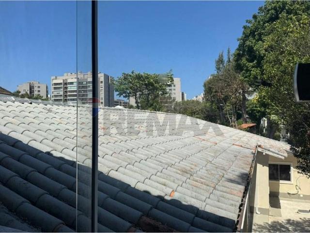 Casa Linear, 470 m², Salão, 3 Qts e 2 Suítes. Piscina, Gourmet Condomínio Rio Mar Barra da Tijuca