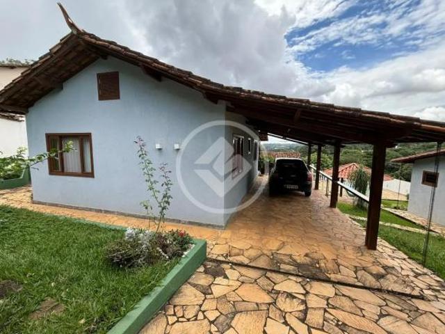 Casa linear 04 quartos 01 suíte 03 banheiros 04 vagas garagem Condomínio Condados da Lagoa