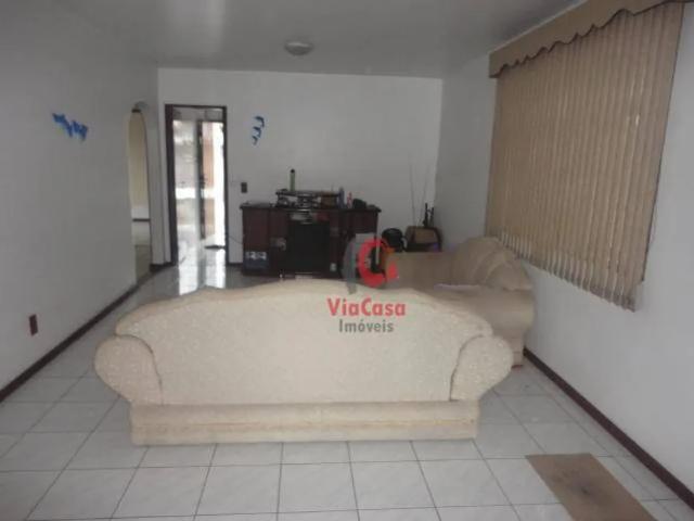 Casa linear, 2 quartos sendo 1 suíte, centro de Rio Das Ostras