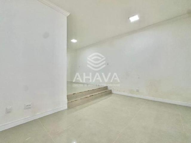 Casa linear com 3 Quartos à Venda, 205m², Santa Mônica, próximo à Rua Érico Verissimo