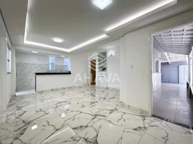 Casa Linear com 3 Quartos sendo 2 suítes à Venda, 200m², Rio Branco, próximo à Rua Augusto dos Anjos