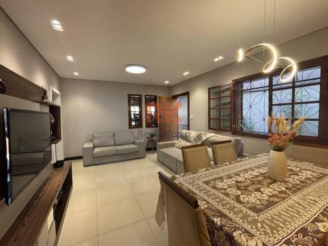CASA LINEAR COM PISCINA