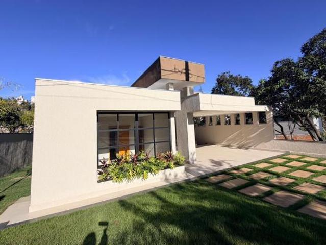 Casa Linear de 4 quartos no Condomínio Mariposas