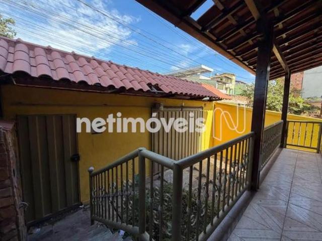Casa linear de 3 quartos, 2 banheiros e edícula de 2 quartos no Piratininga