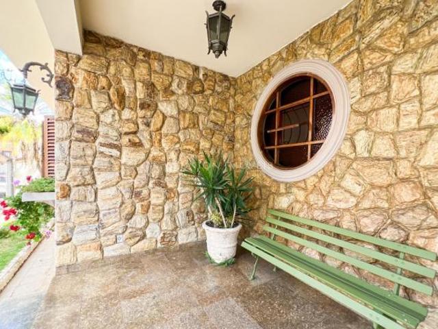 Casa linear de 3 quartos com piscina à venda no bairro Cascatinha em Juiz de Fora/MG