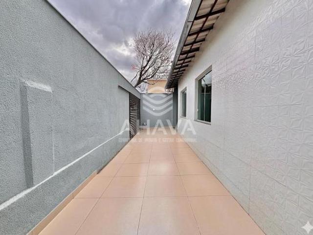 Casa Linear em lote de 188m² com 3 Quartos sendo 1 Suíte à Venda, 2 Vagas, Bairro Santa Mônica