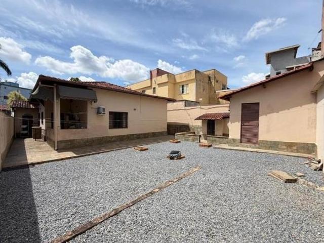 CASA LINEAR ESTILO COLONIAL À VENDA NO BAIRRO SANTA AMÉLIA | TEM HABITE SE |