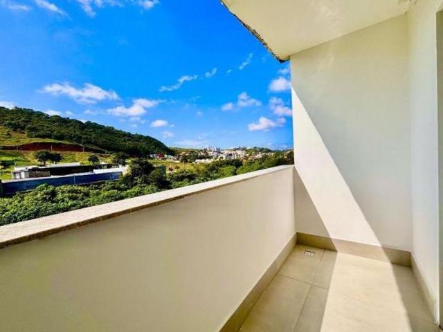 Casa linear moderna em condomínio fechado com 3 suítes e ampla área gourmet | Sã