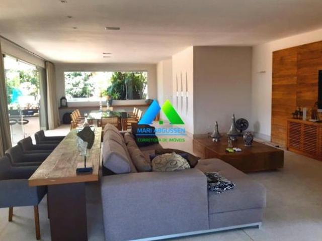 CASA LINEAR, NO BANDEIRANTES, 2.000 M² DE LOTE, SALAS MODERNAS, QUADRA DE TÊNIS, PISCINA, ÁREA GOURM