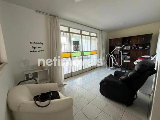 Casa linear no Serrano com 3 quartos