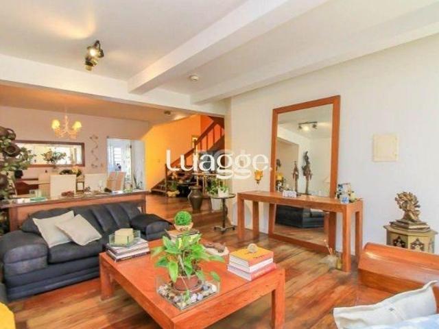 casa Living para 3 ambientes com lavabo, cozinha com pia e armários planejados
