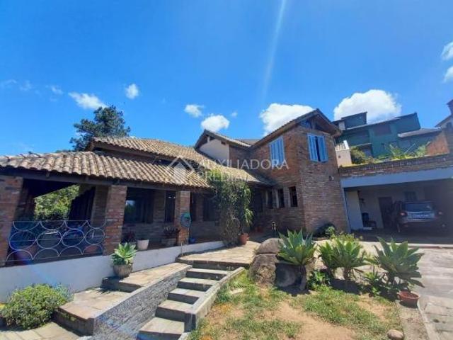 Casa, localizada a Rua Dona Lida Monteiro Bairro Teresópolis, Morro São Caetano, com 280m²
