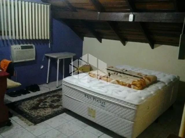 Casa localizada em condomínio fechado no Guarujá