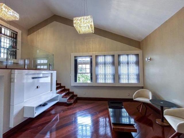 Casa localizada no coração do São Mateus muito espaçosa e aconchegante