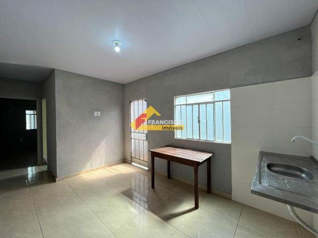 Casa localizada no bairro Maria Peçanha