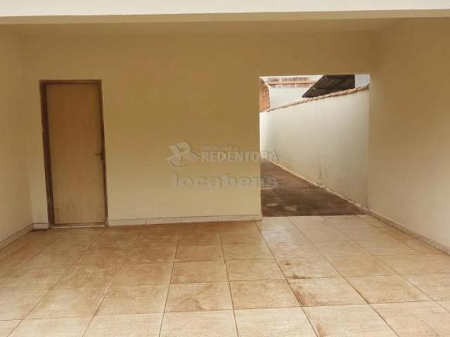 Casa localizada no Jardim Maria Lucia com 2 dormitorios e 2 vagas de garagem