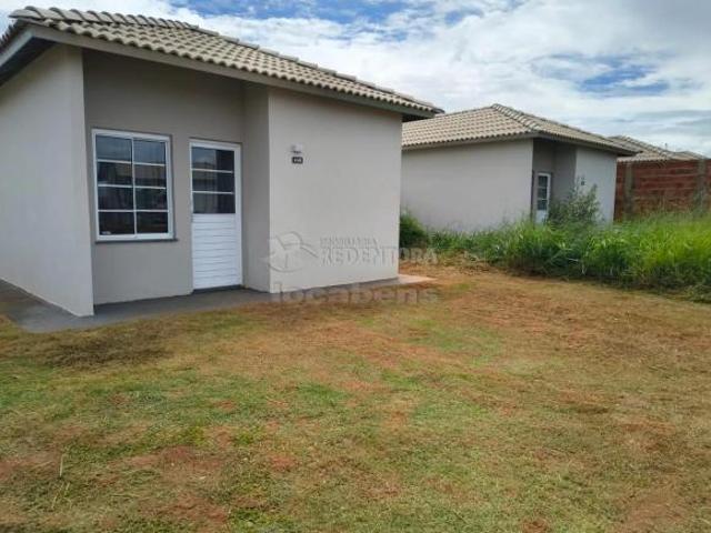 Casa localizada no Residencial Gumercindo de Seta com 2 Dormitórios e 2 vagas de garagem