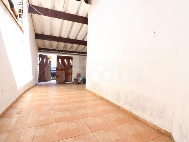 Casa localizada no Vila Romar em Peruíbe, com 2 quartos sendo 1 su