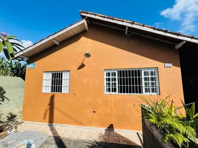 casa lote inteiro com 2 quartos a 200 metros do mar em Itanhaém