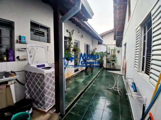 Casa lote inteiro com edícula no bosque dos eucaliptos. Recem reformada, bem construida e arejada