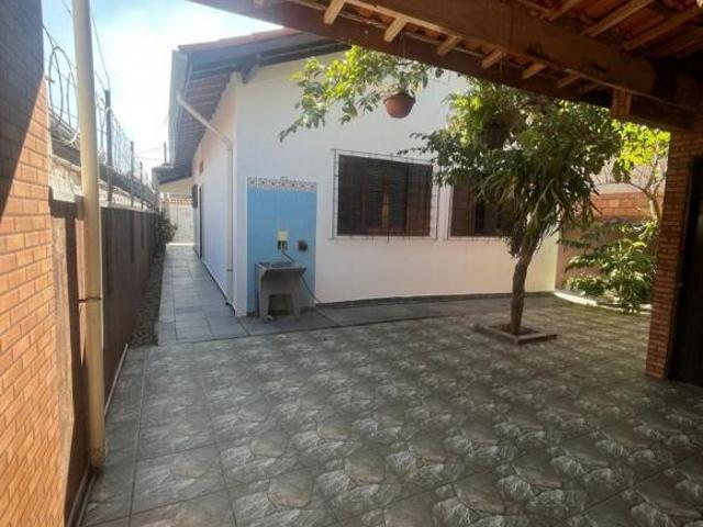 Casa lote inteiro, lado Praia, bairro Maracanã