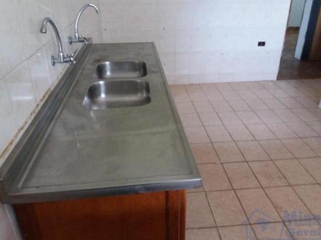 CASA LOTE INTEIRO NO BOSQUE DOS EUCALIPTOS!