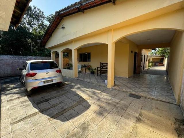casa lote inteiro próximo a praia com 3 quartos sendo escritura