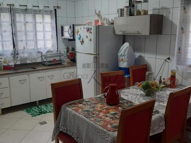 Casa Loteamento Vila Branca Jacareí 2 Dormitórios 144m²