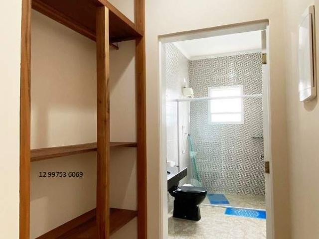 Casa p/10 pessoas, 2 dormitórios, AR e WI FI, a 600 metros da praia Maranduba Ubatuba