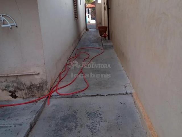 Casa padão para venda espaçosa e confortável em Nova Aliança SP