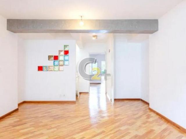Casa Padrão à venda Alto de Pinheiros com 4 quartos, sendo 1 suíte e 1 vaga