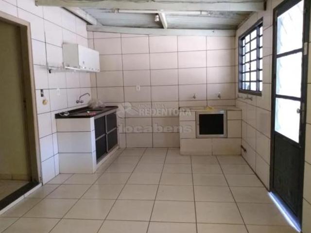 Casa Padrão À venda com 03 dormitórios