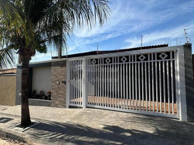 Casa Padrão à Venda com 3 Dormitórios no bairro Residencial Machado I