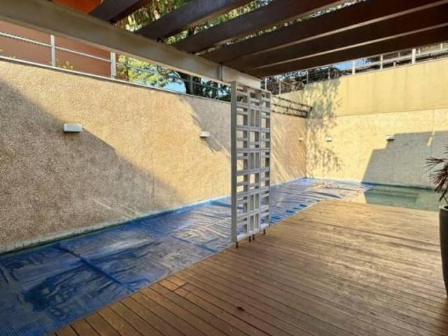 Casa Padrão à Venda em Alto de Pinheiros: 4 Dormitórios, 3 Suítes, Piscina e Segurança 24h