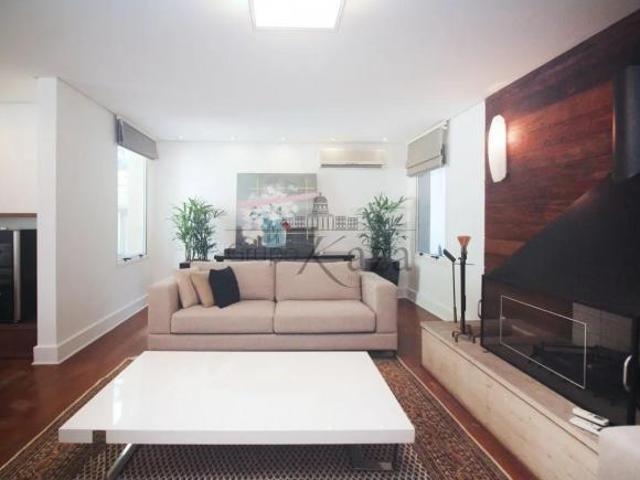 Casa Padrão Alto de Pinheiros 5 Dormitórios 400m²
