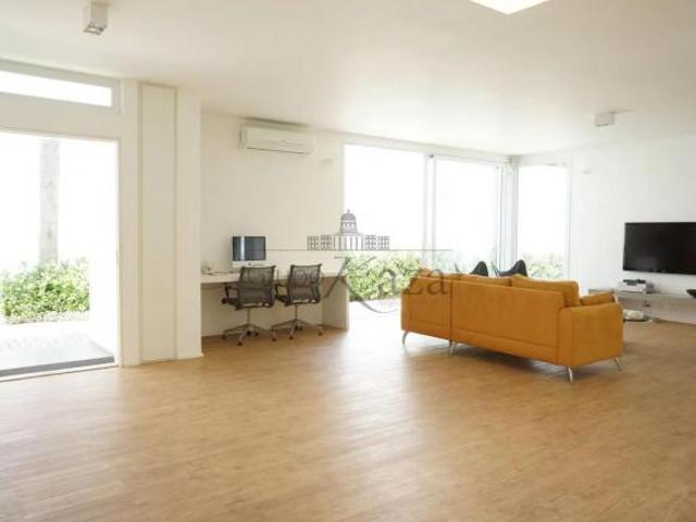 Casa Padrão Alto de Pinheiros 3 Dormitórios 255m²
