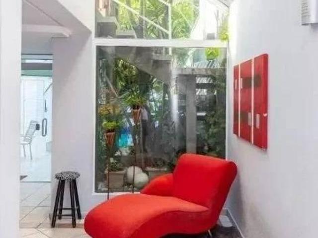Casa Padrão com 3 Dormitórios e Piscina em Alto de Pinheiros Venda por R$ 3.500