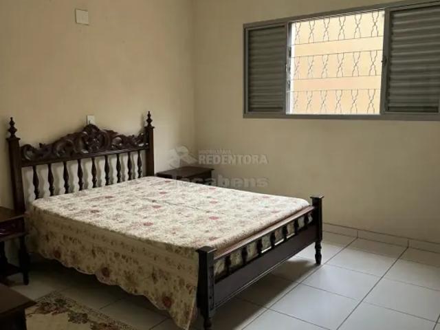 Casa Padrão com 3 Dormitórios para Venda no bairro Jardim Caparroz