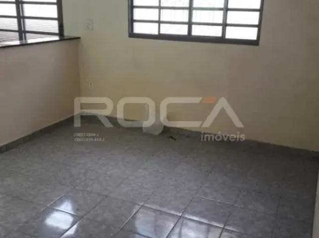 Casa padrão com 2 dormitórios e jardim de inverno em São Carlos