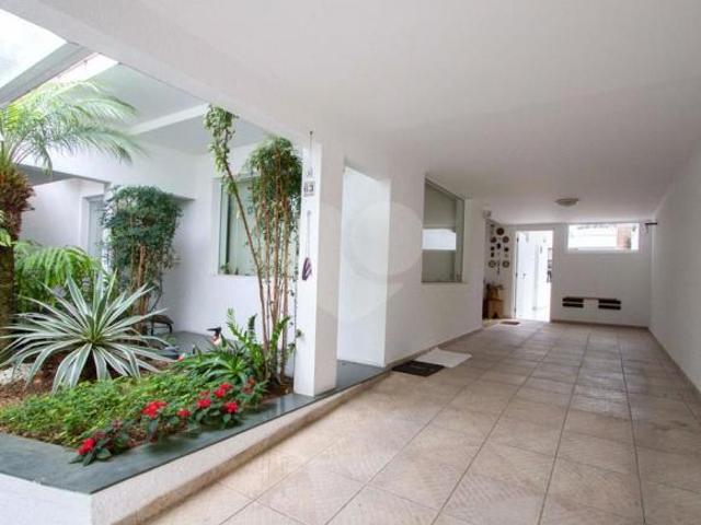 Casa padrão com 302 a/construída com 4 quartos, 3 suítes na Vila Madalena