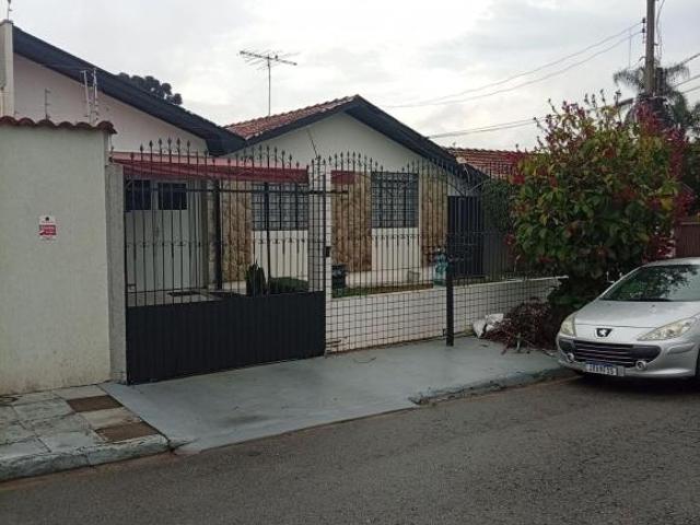 Casa Padrão com Sobrado no Fundo