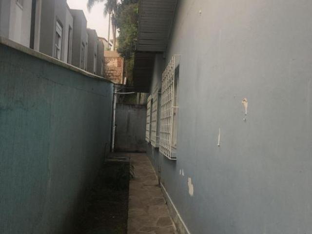 Casa Padrão com Terreno no Guabirotuba
