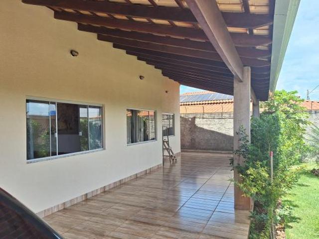 Casa padrão de 03 quartos na Avenida Buritis