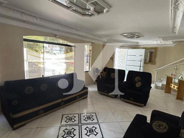 Casa Padrão de 250m², 4 Dormitórios, sendo 4 Suítes, 1 piscina e 6 Vagas na Vila Matilde